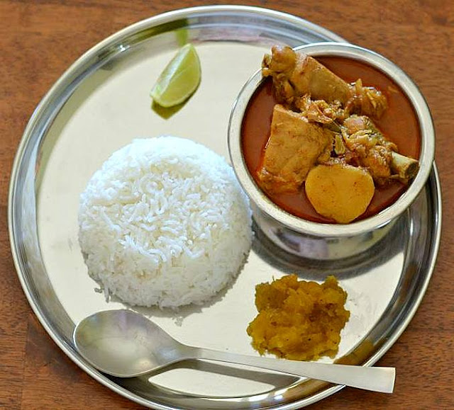 Mix and Stir: Bengali Chicken Curry with a flavor of fennel